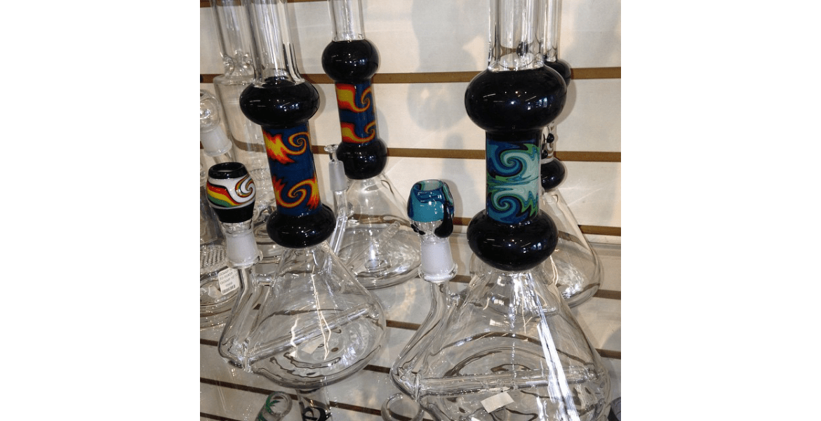 Smoke N Stuff Smoke Shop Offers Bongs in Spring Valley, CA 91977